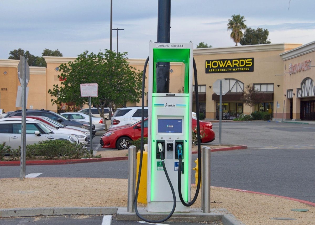 Charging Your Electric Vehicle to 100%: Good or Bad Idea?